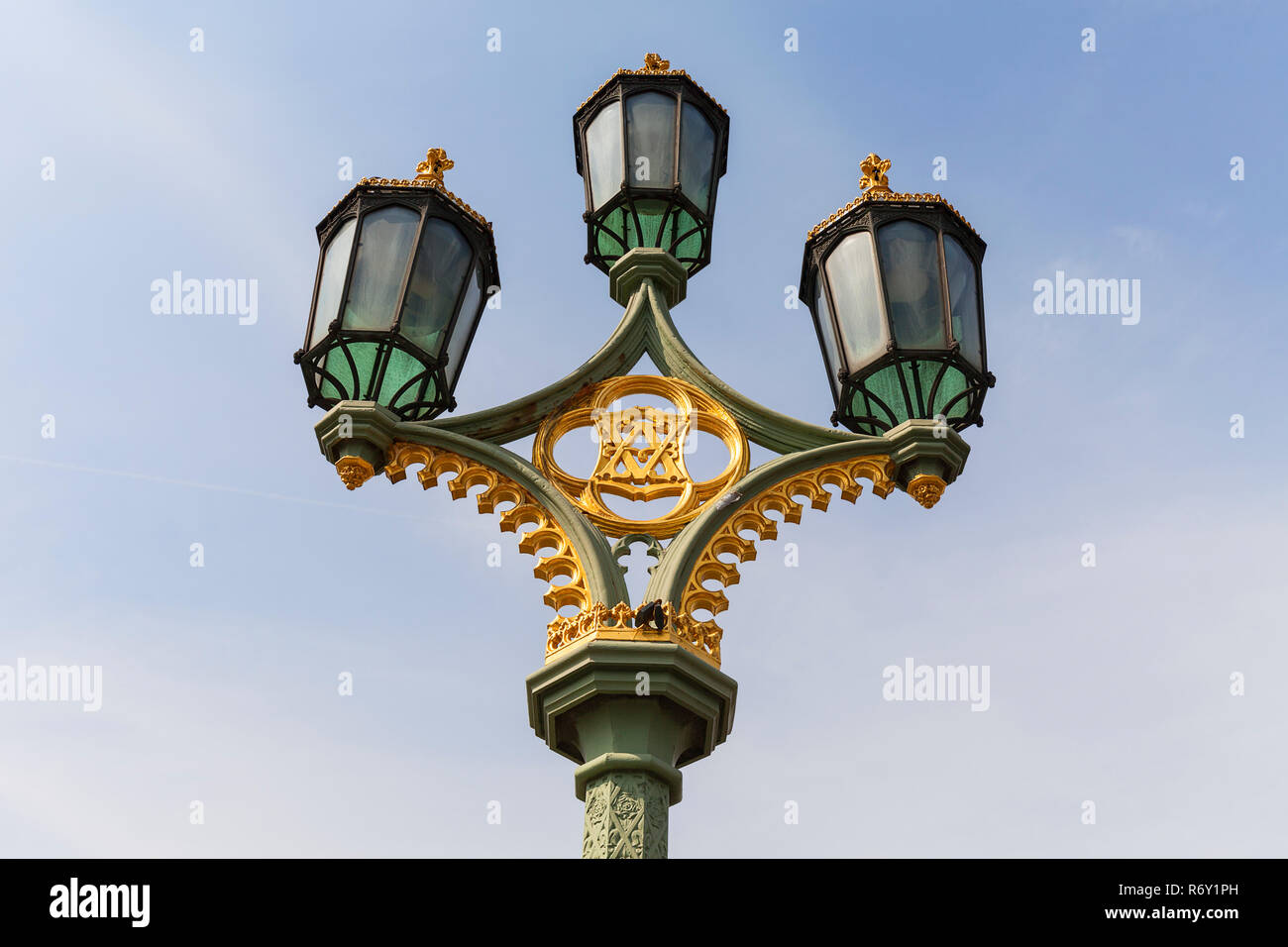 Old style london street lamp hi-res stock photography and images - Alamy