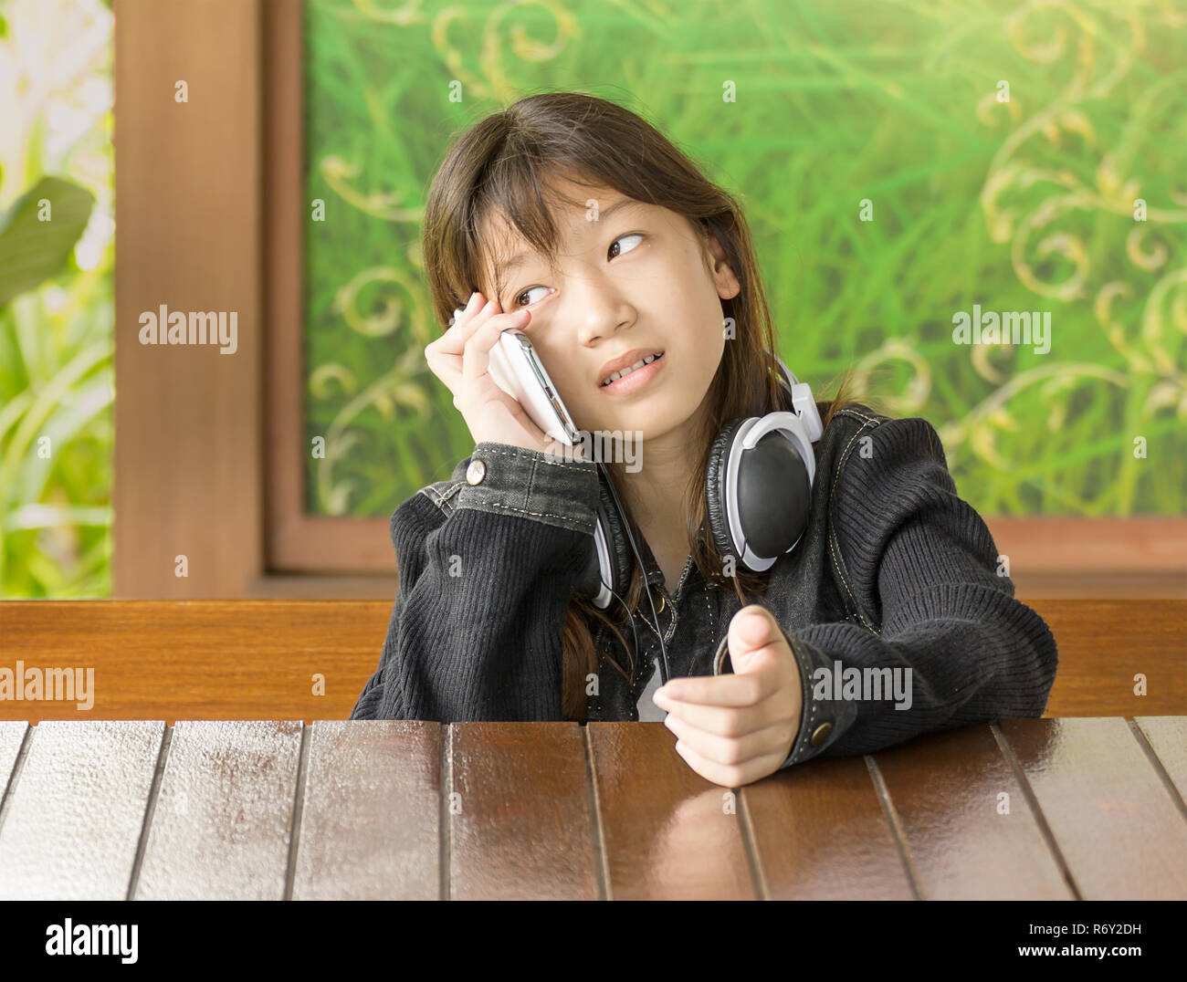 Asian young girl using mobile phone Stock Photo - Alamy