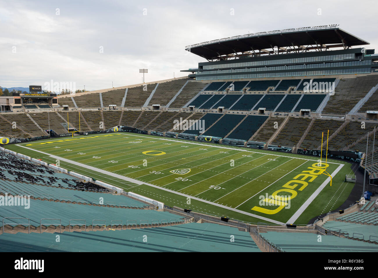 Oregon ducks autzen stadium hi-res stock photography and images - Alamy