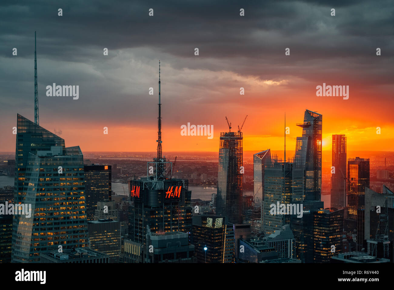 Sunset view new york skyline hi-res stock photography and images - Alamy