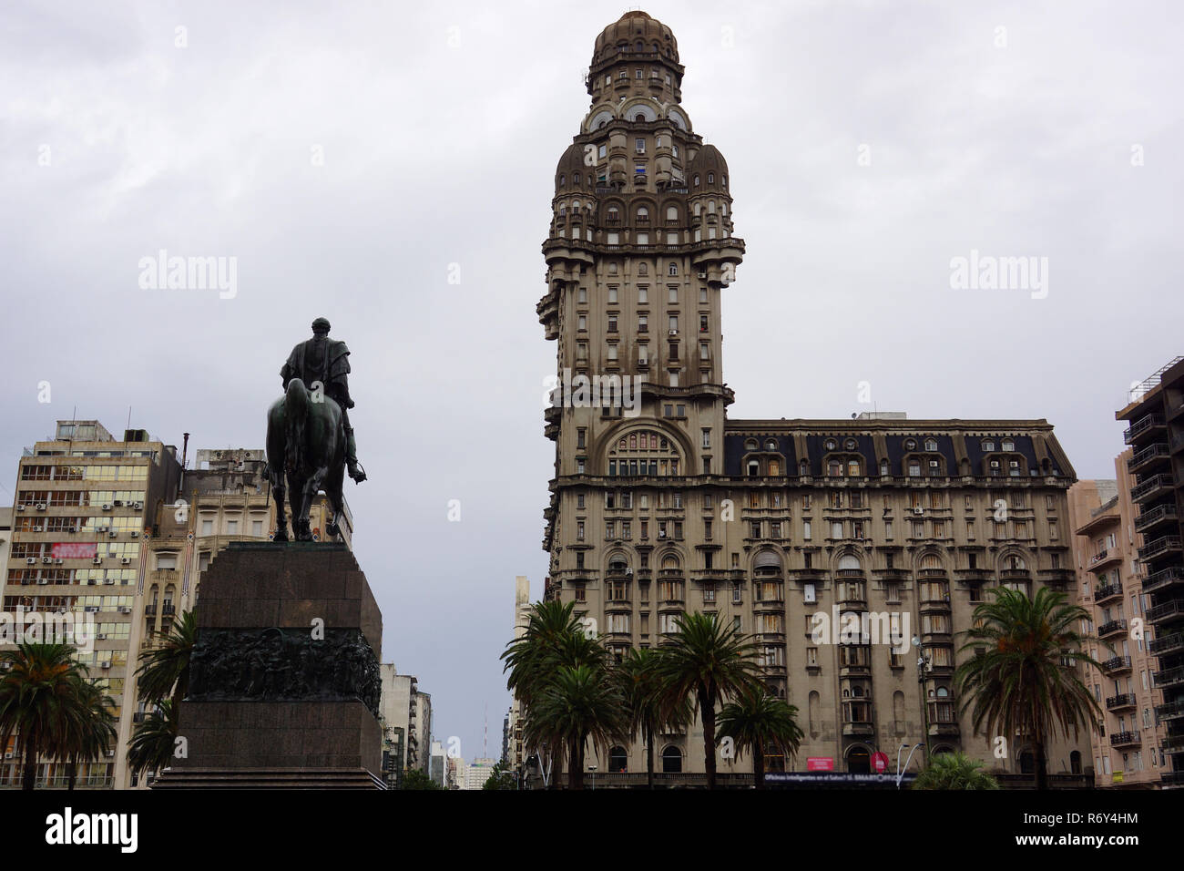 plaza independencia building city Montevideo Uruguay horse statue Stock ...