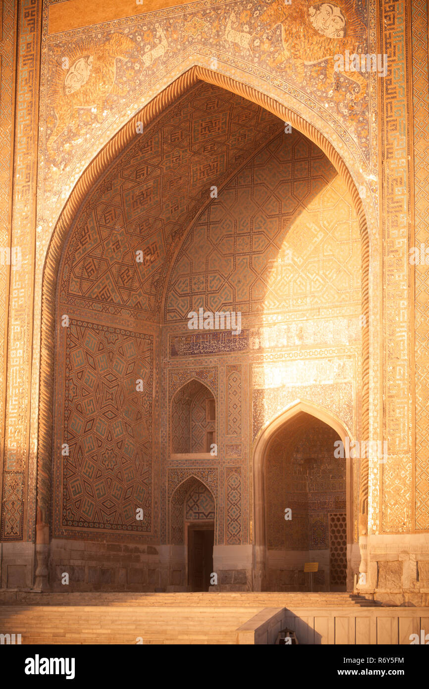 Madrasa entrance in Uzbekistan Stock Photo - Alamy