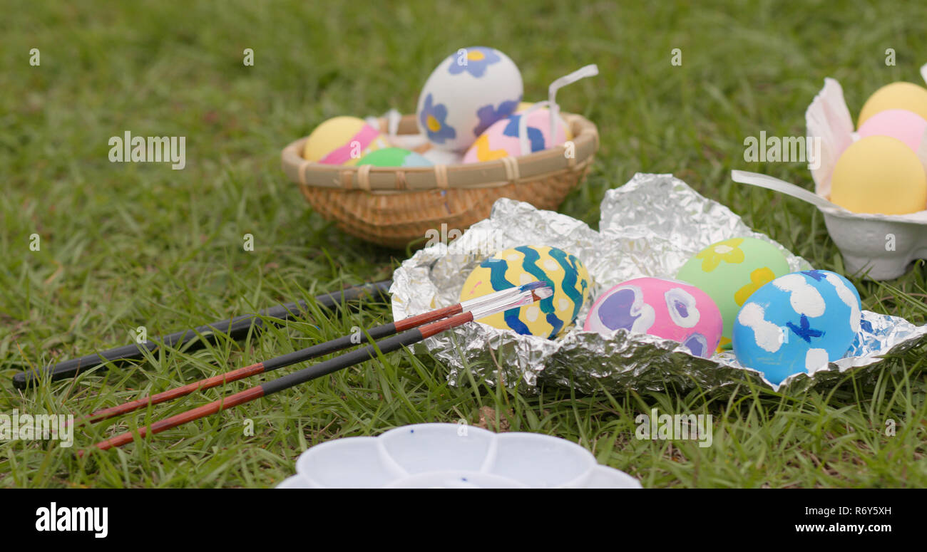 Drawing Easter egg on green grass Stock Photo - Alamy