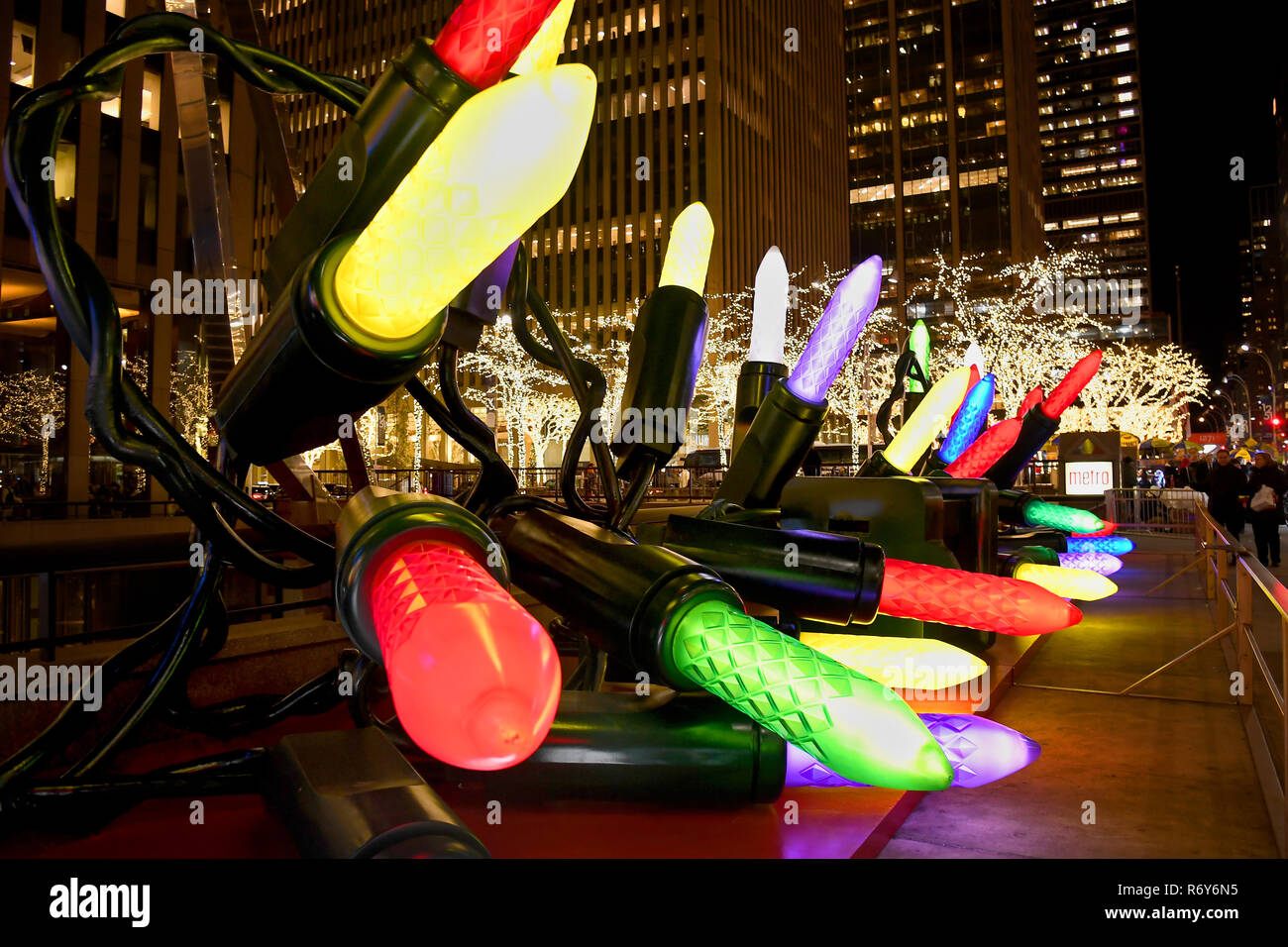 Chase bank christmas decoration hi-res stock photography and images - Alamy