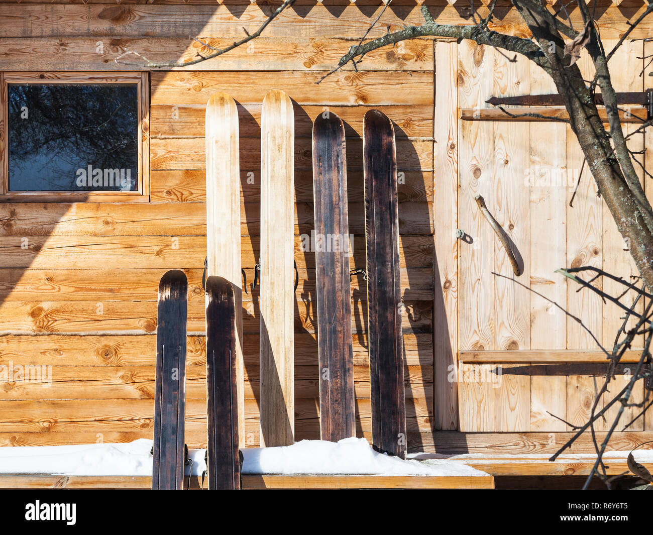 Hunting skis hi-res stock photography and images - Alamy