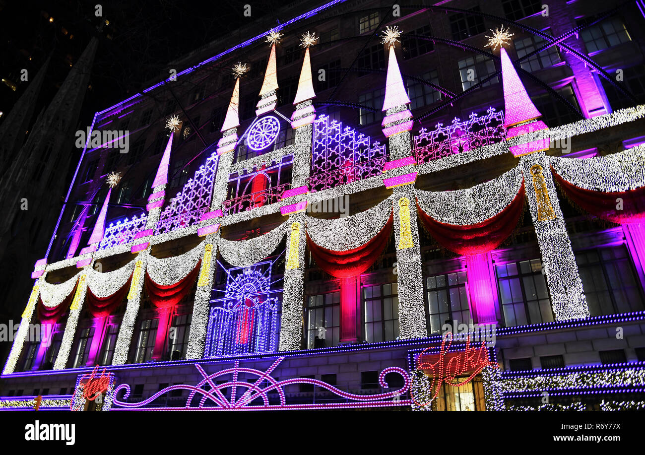 Animated window displays hi-res stock photography and images - Alamy