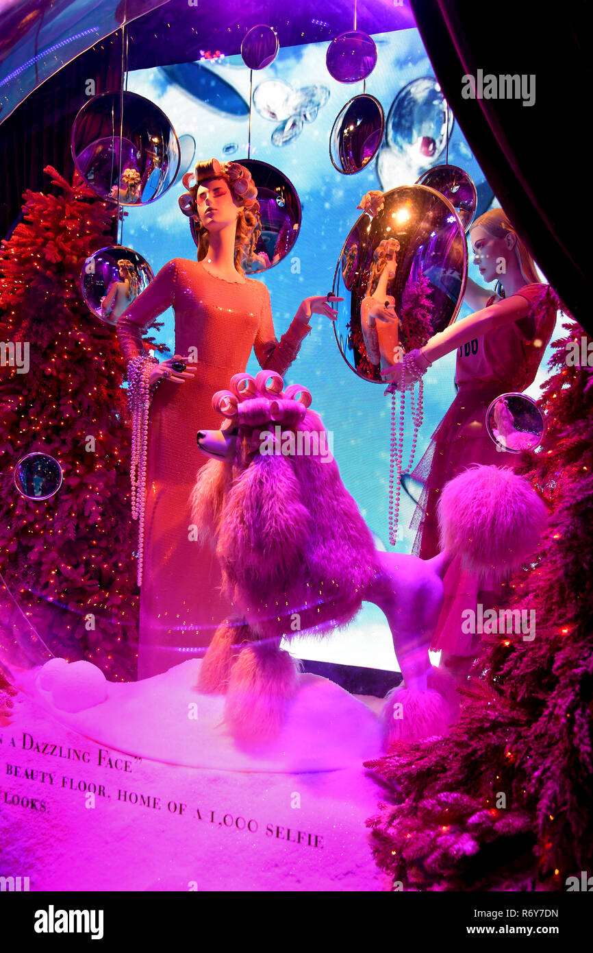 Animated window displays hi-res stock photography and images - Alamy