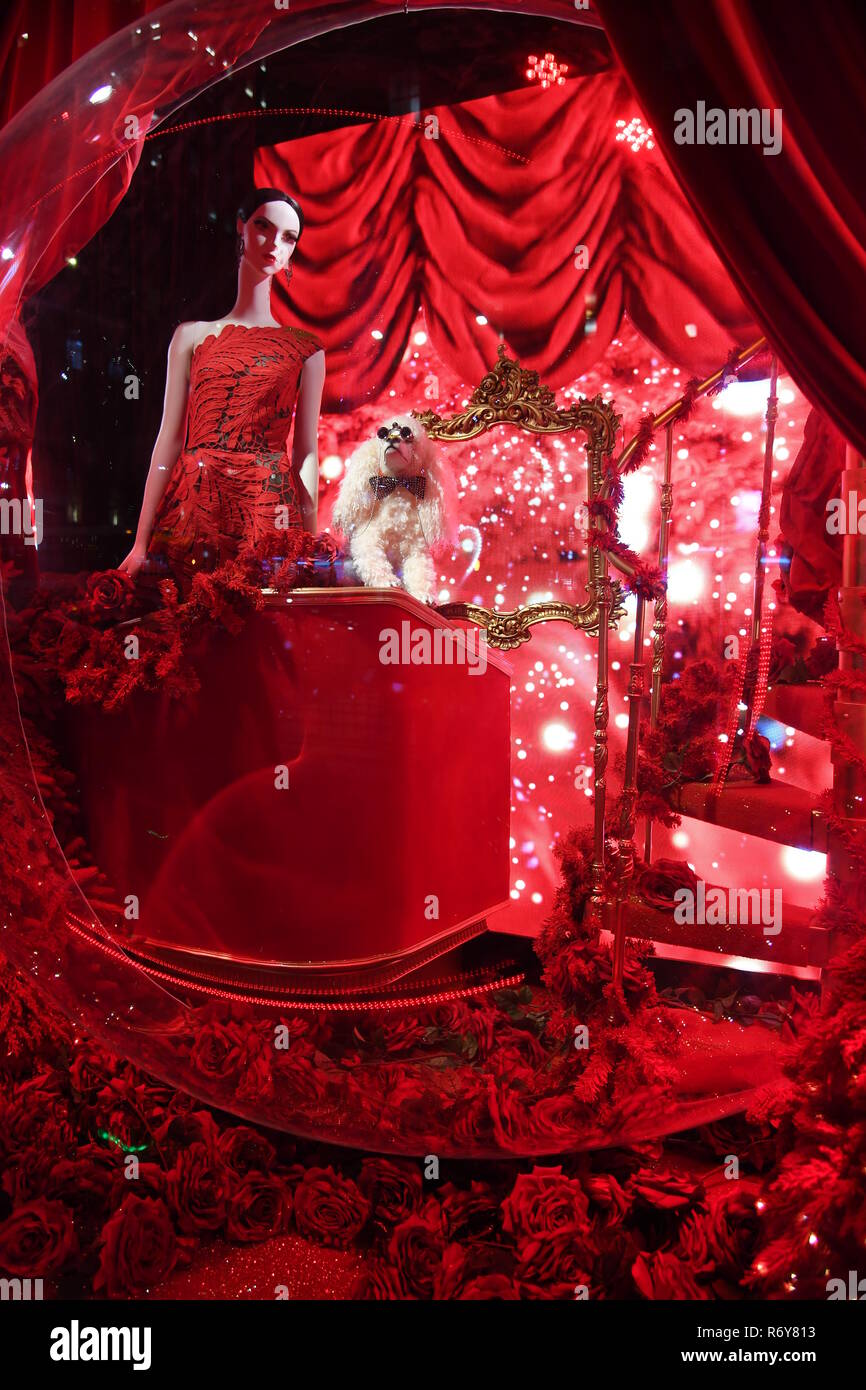 Animated window displays hi-res stock photography and images - Alamy