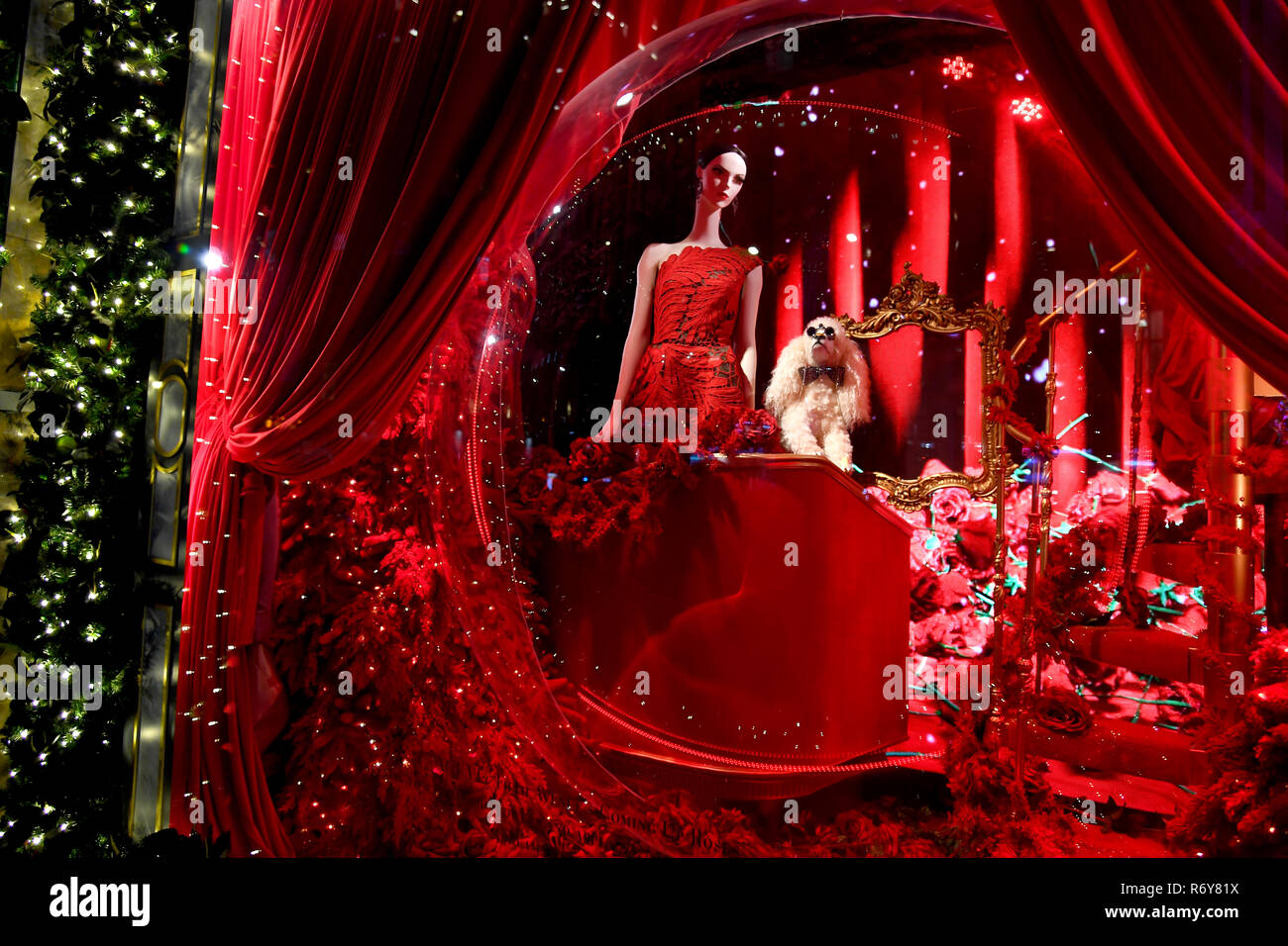 Animated window displays hi-res stock photography and images - Alamy