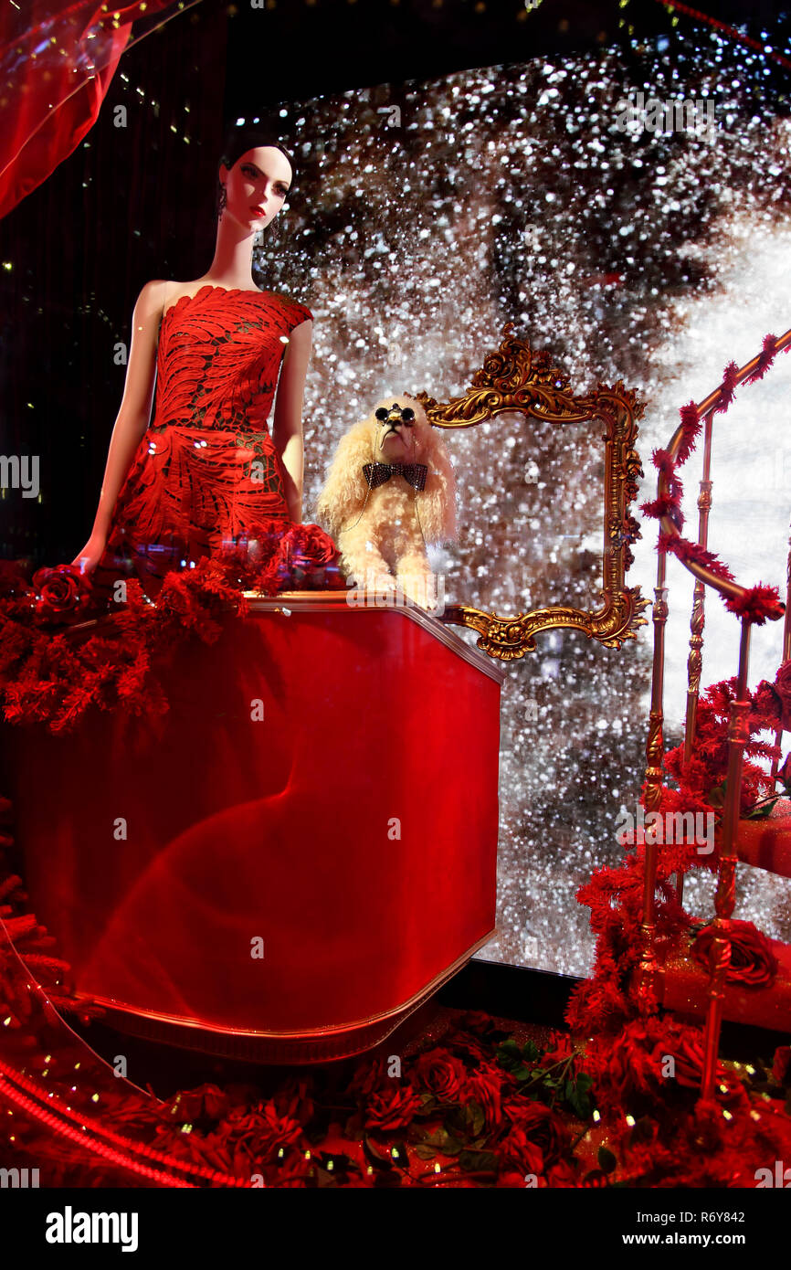 Animated window displays hi-res stock photography and images - Alamy