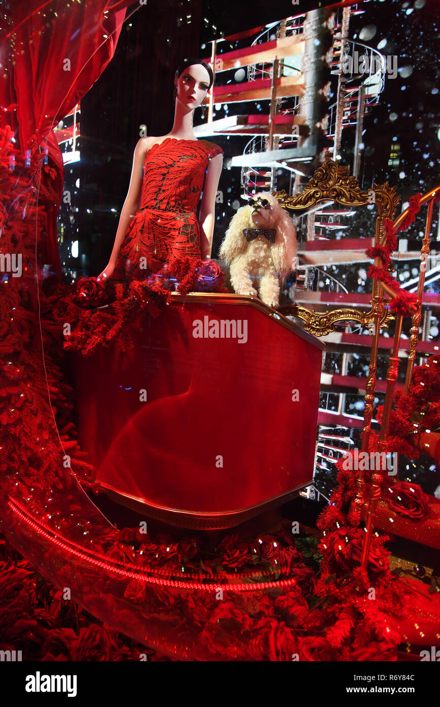 Animated window displays hi-res stock photography and images - Alamy