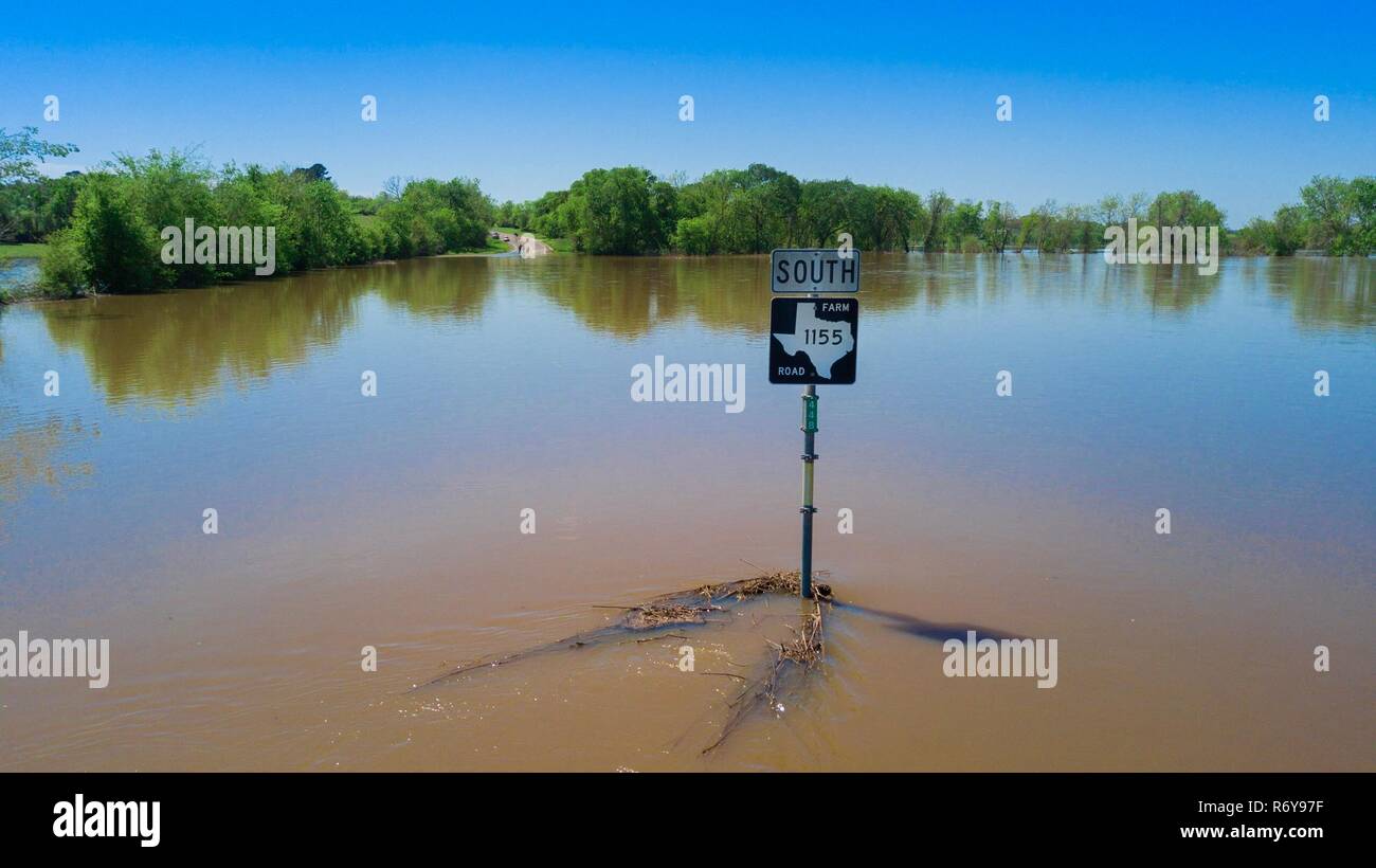 Surface water motorway sign hi-res stock photography and images - Alamy