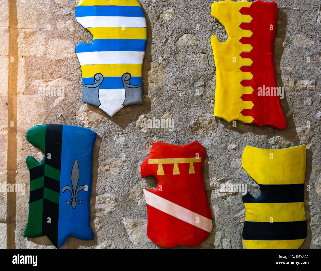 Medieval shields hi-res stock photography and images - Alamy