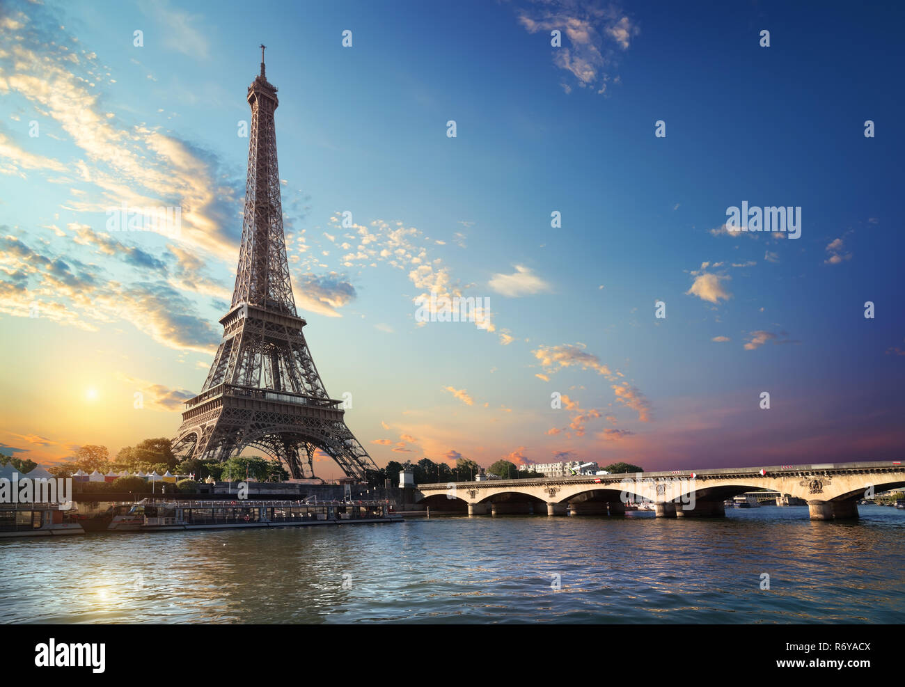 Pont iena bridge hi-res stock photography and images - Alamy