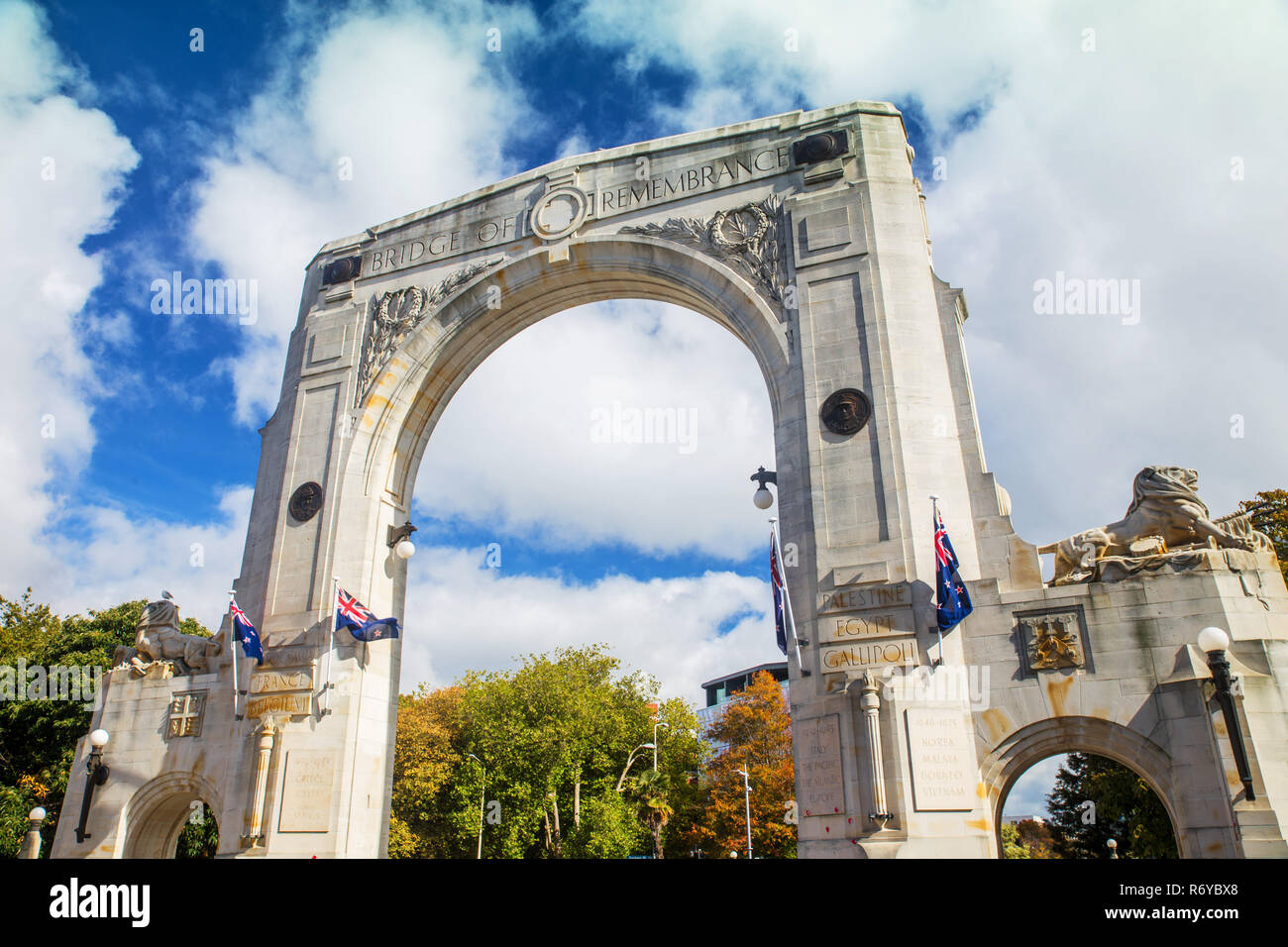War memorial bridge street hi-res stock photography and images - Alamy