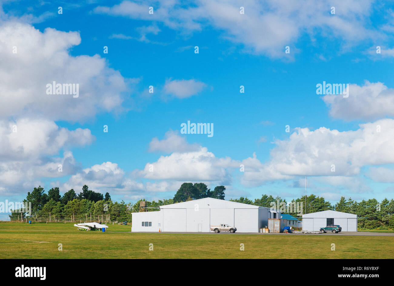 Metallic warehouse with blue sky Stock Photo - Alamy