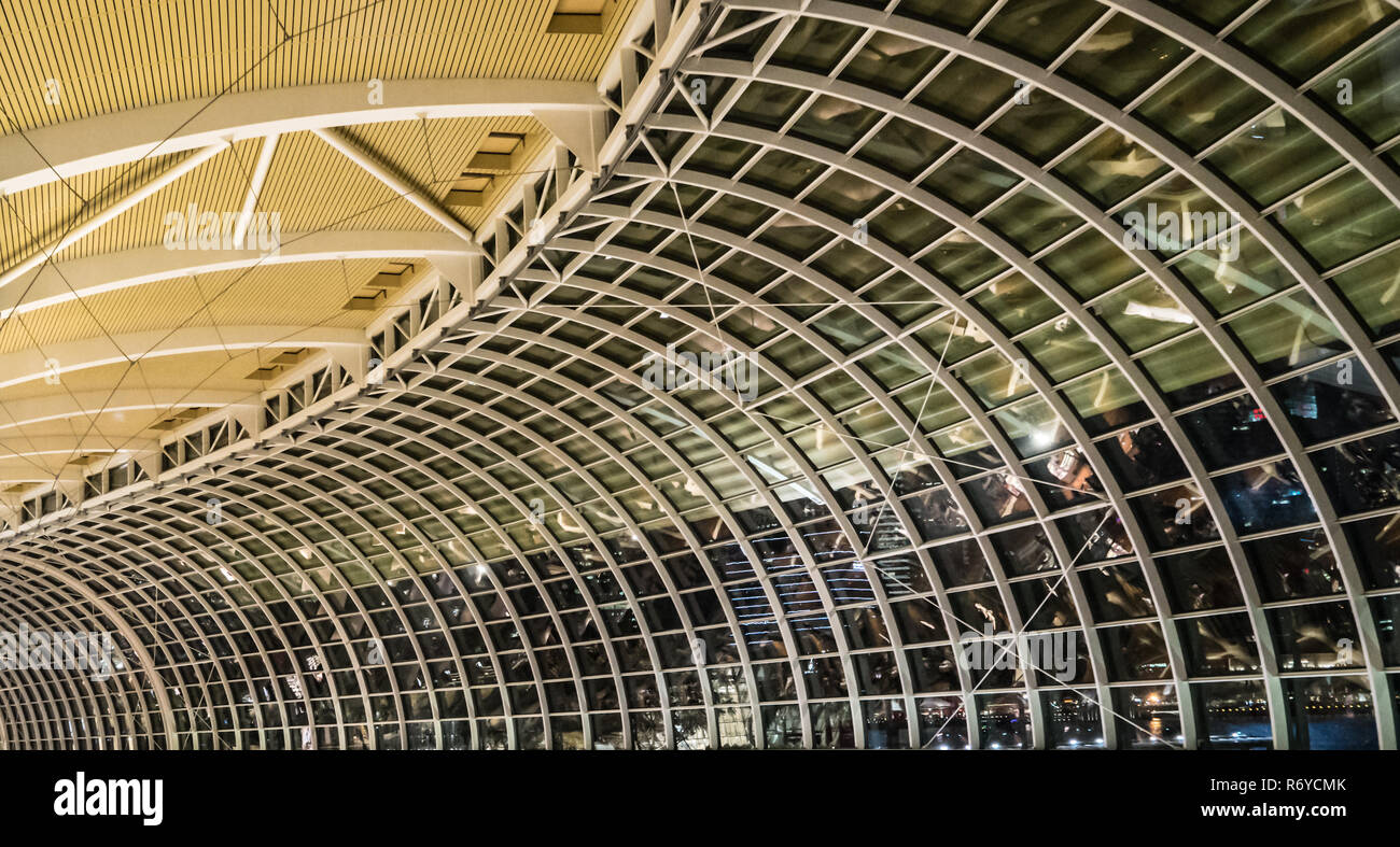 Architectural curved wall lines Stock Photo - Alamy