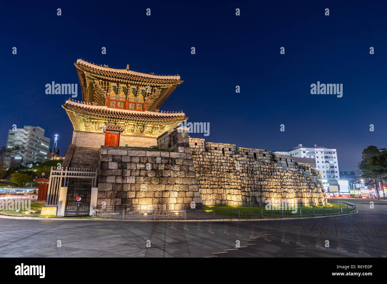 Dongdaemun gate Seoul Stock Photo - Alamy