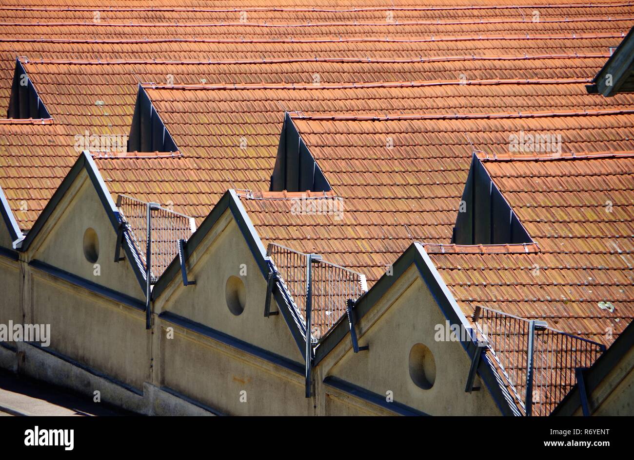 Doppelmuldenfalzziegel hi-res stock photography and images - Alamy