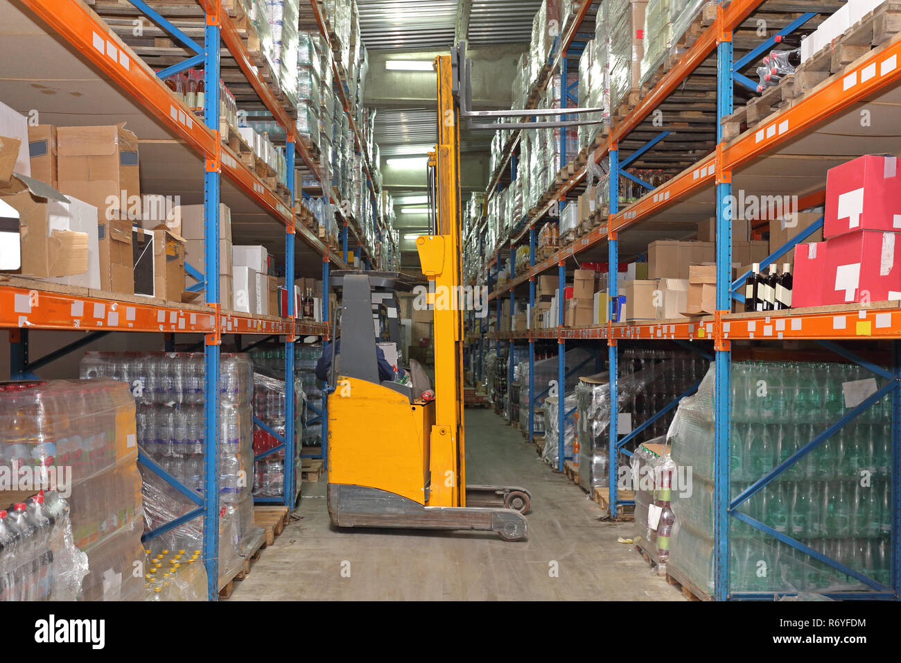 Fork Lift Pallets High Resolution Stock Photography and Images - Alamy