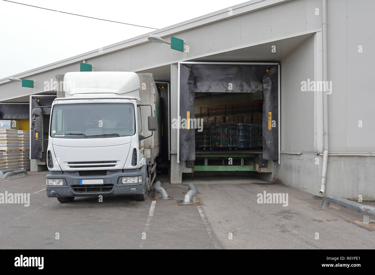 Loading lorry depot hi-res stock photography and images - Alamy