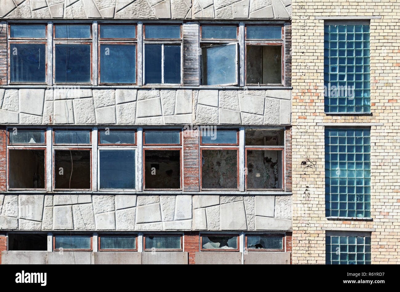 Smash windows hi-res stock photography and images - Alamy