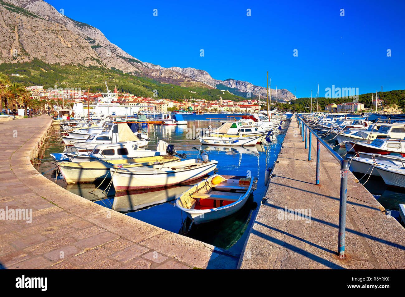 Colorful Makarska harbor and waterfront under Biokovo mountain view ...