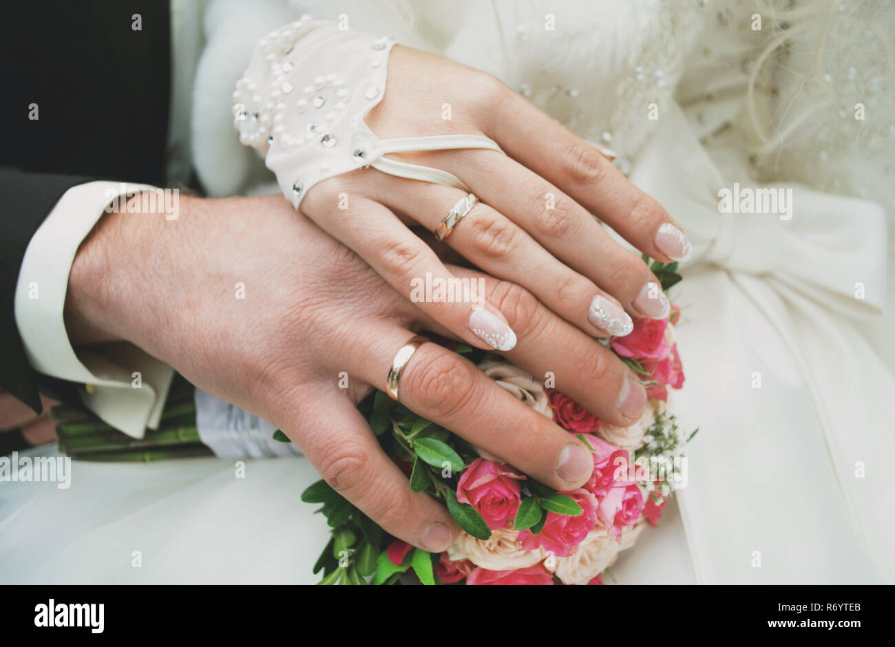 Wedding couples hands hi-res stock photography and images - Alamy