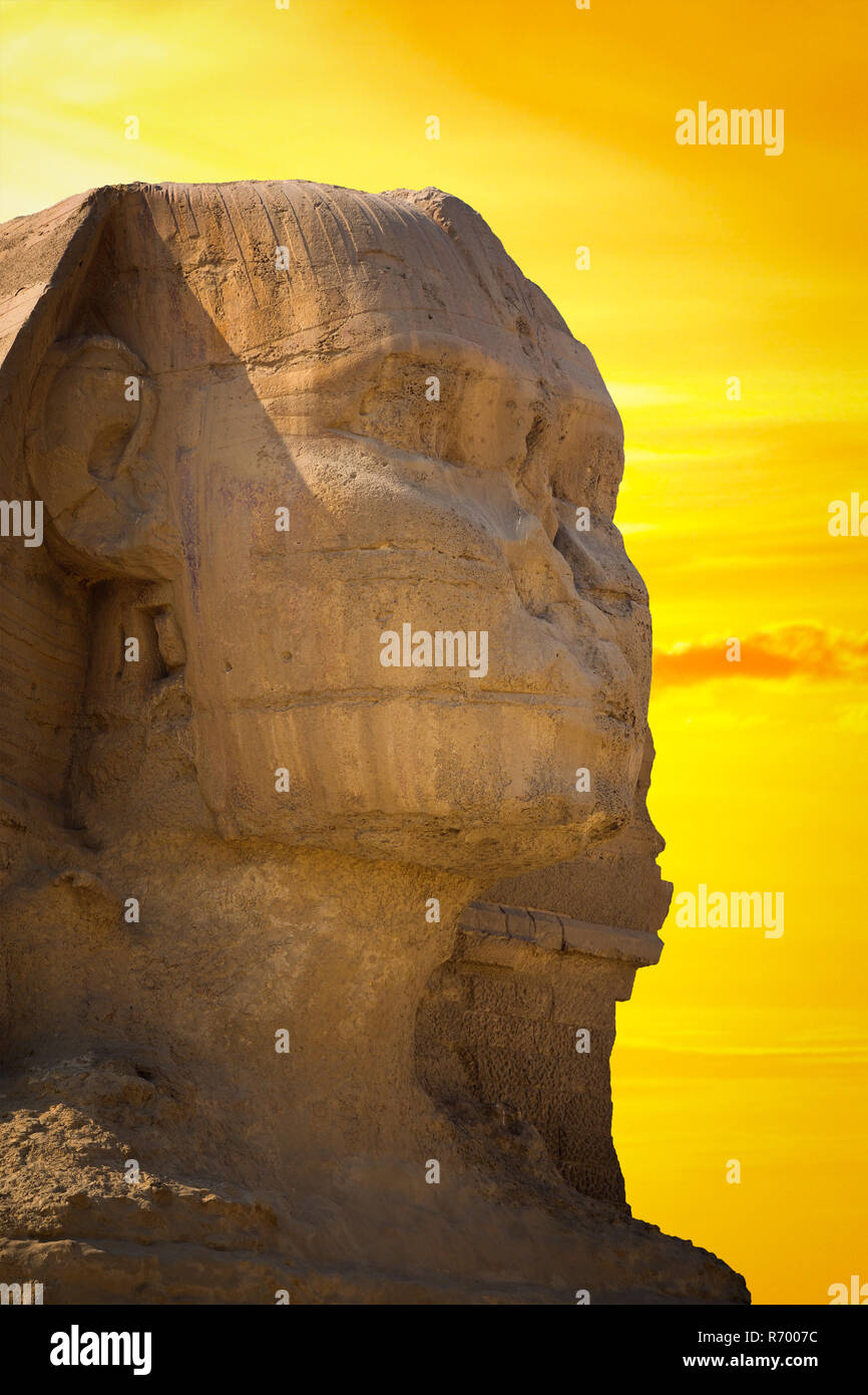 Huge head of sphinx hi-res stock photography and images - Alamy