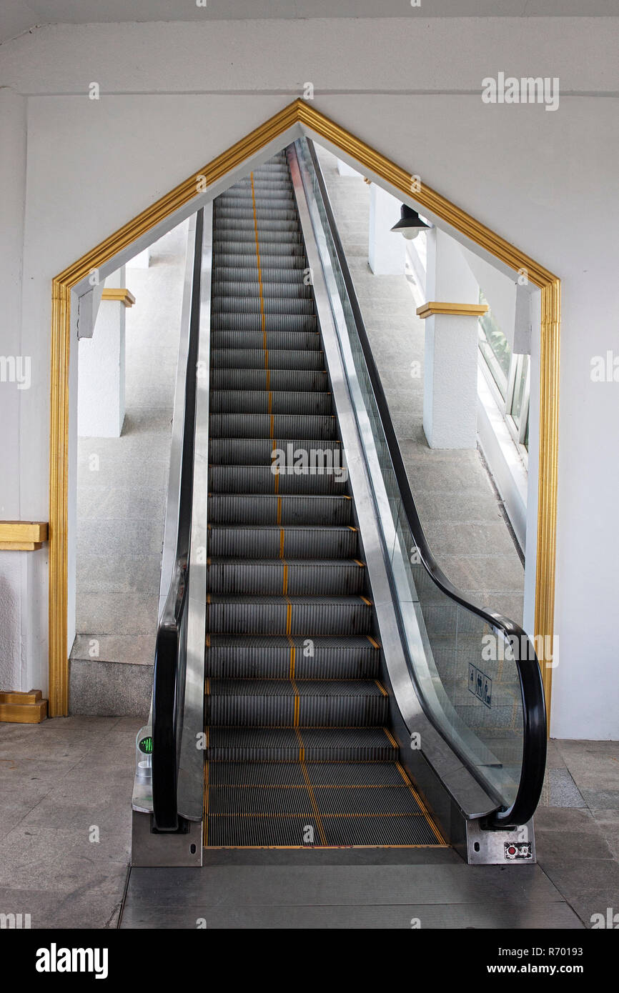 Steel escalator hi-res stock photography and images - Alamy