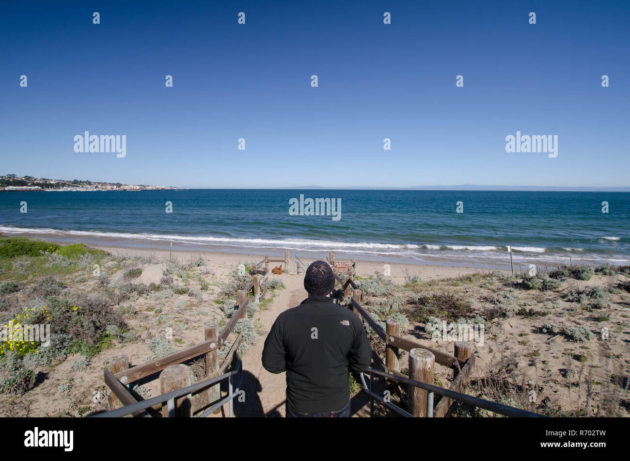 Pathway to ocean hi-res stock photography and images - Alamy