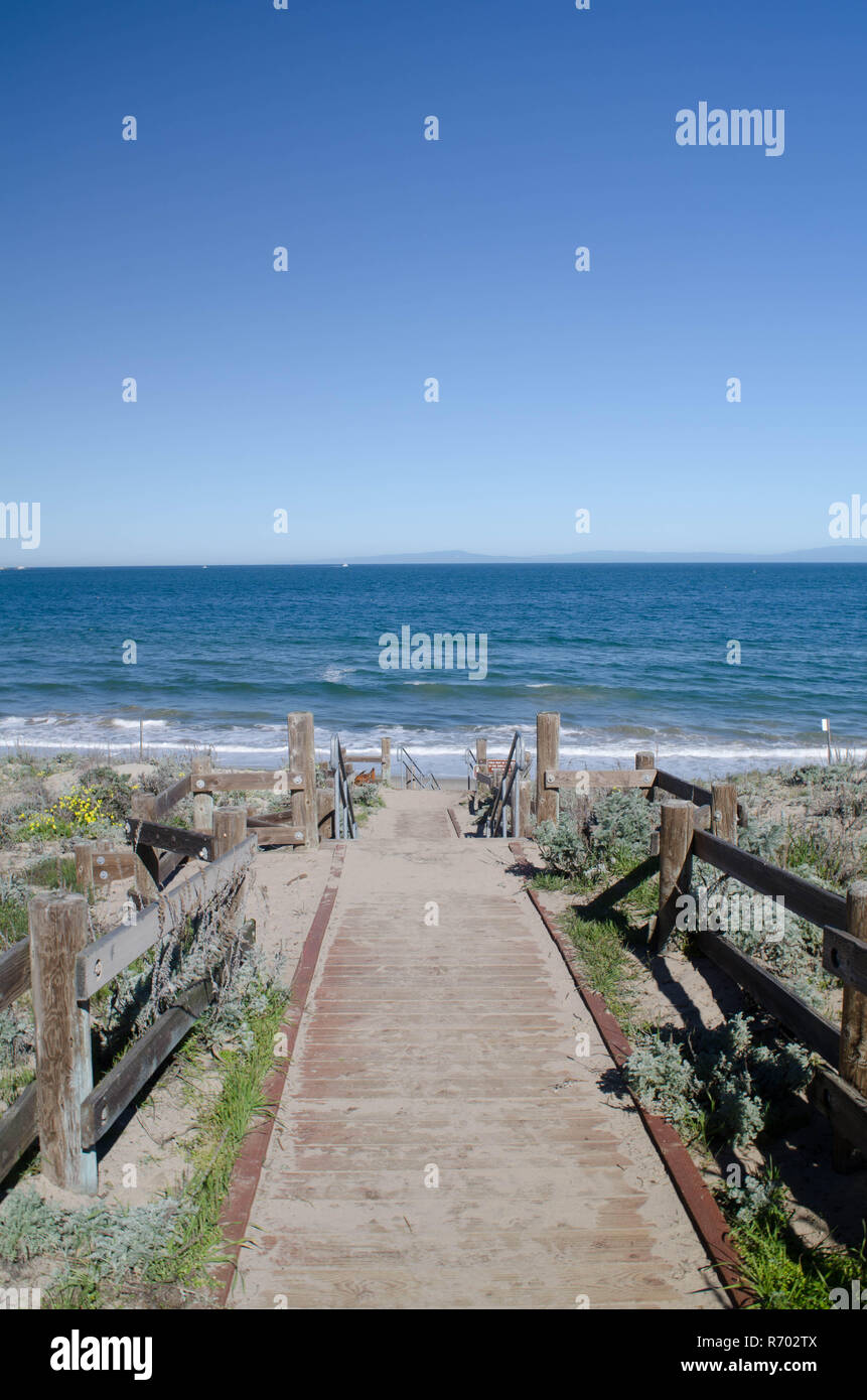 Pathway to ocean hi-res stock photography and images - Alamy