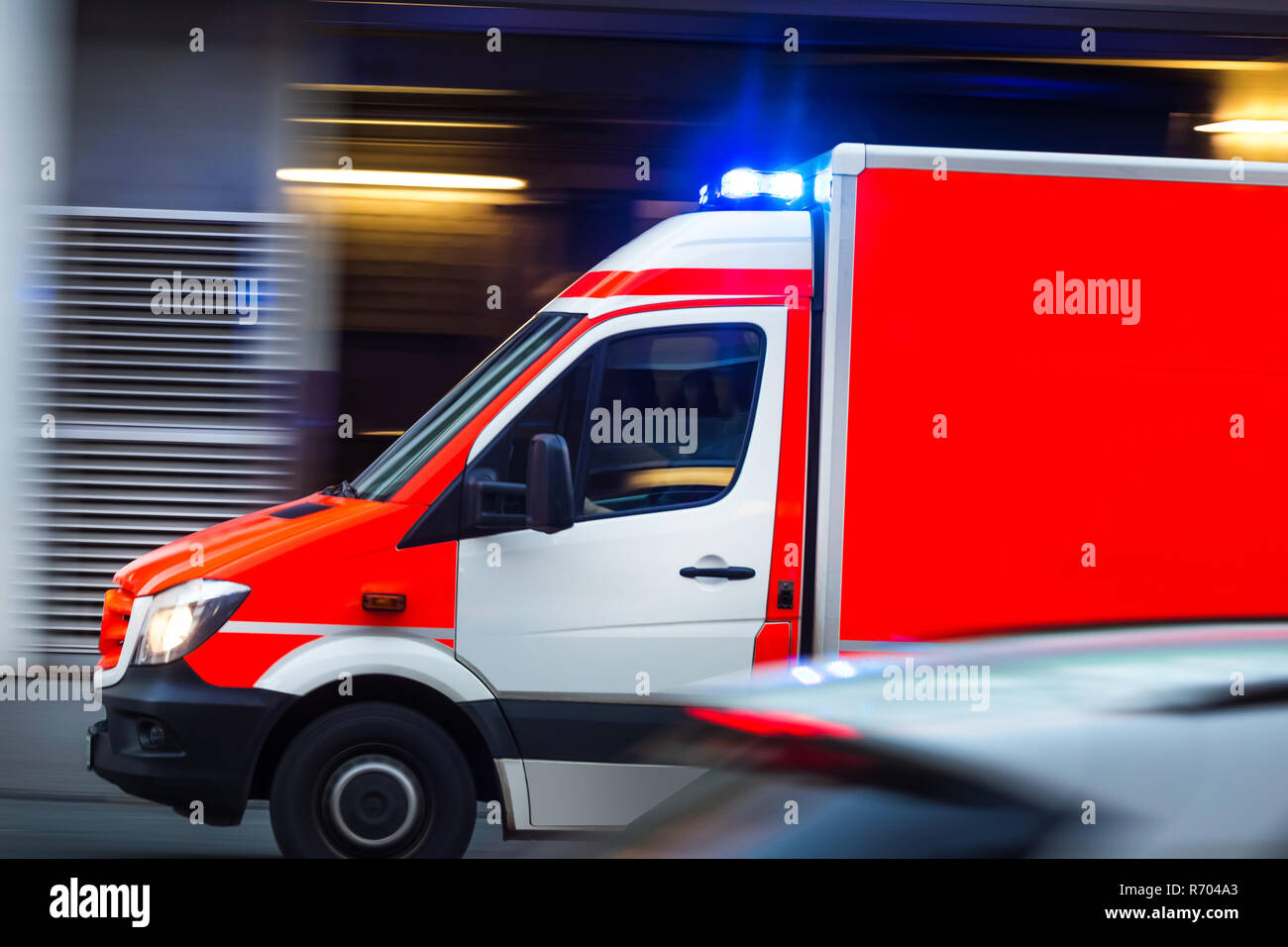 Speeding ambulance hi-res stock photography and images - Alamy