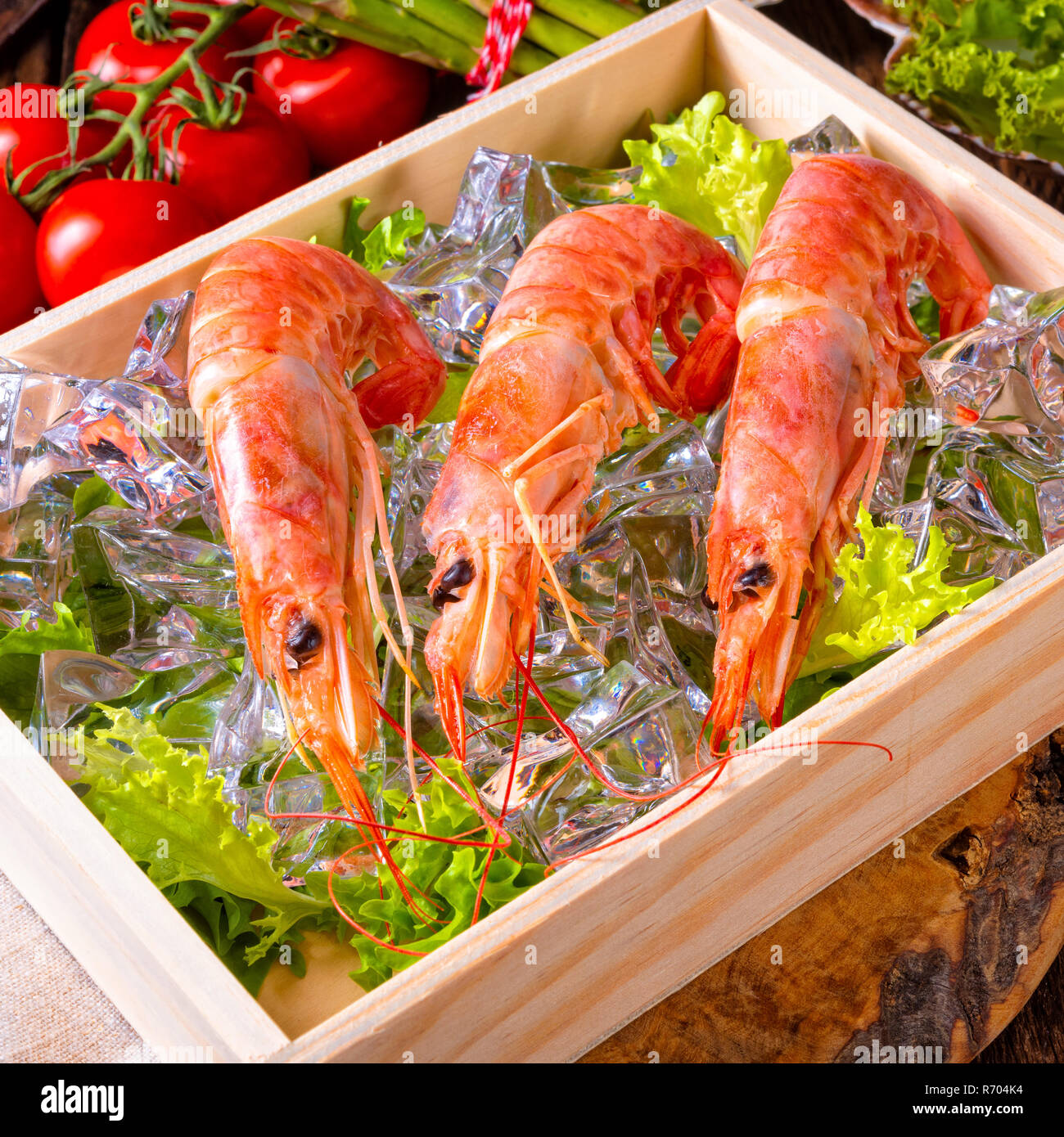 cooked argentine red prawns with salad on the ice Stock Photo - Alamy