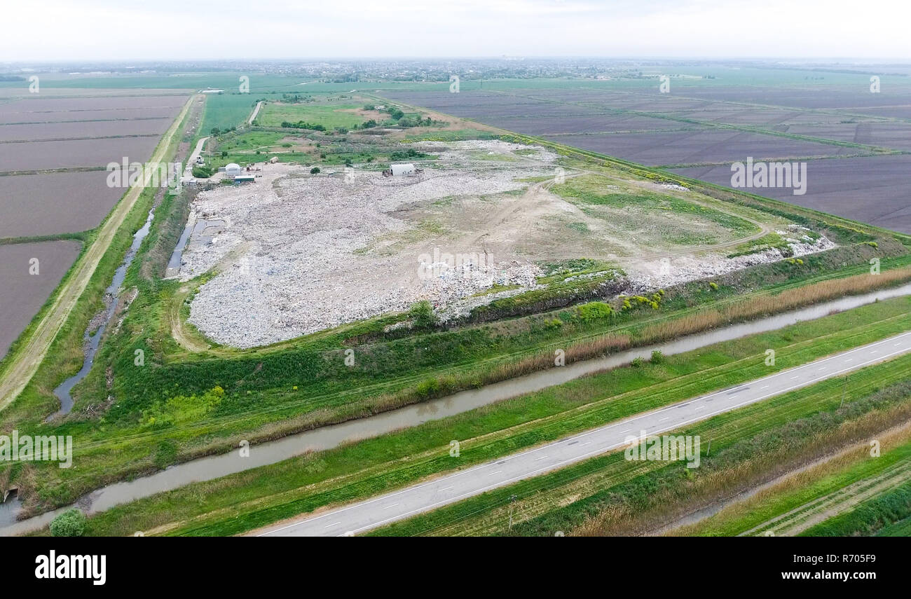 Messy heaps piles hi-res stock photography and images - Alamy