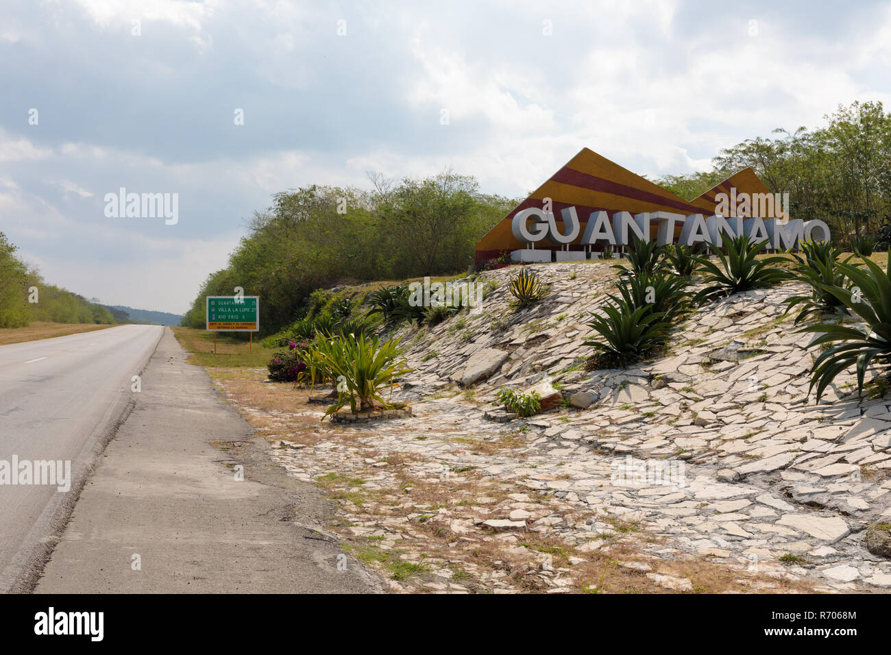 Cuban traffic road sign hi-res stock photography and images - Alamy