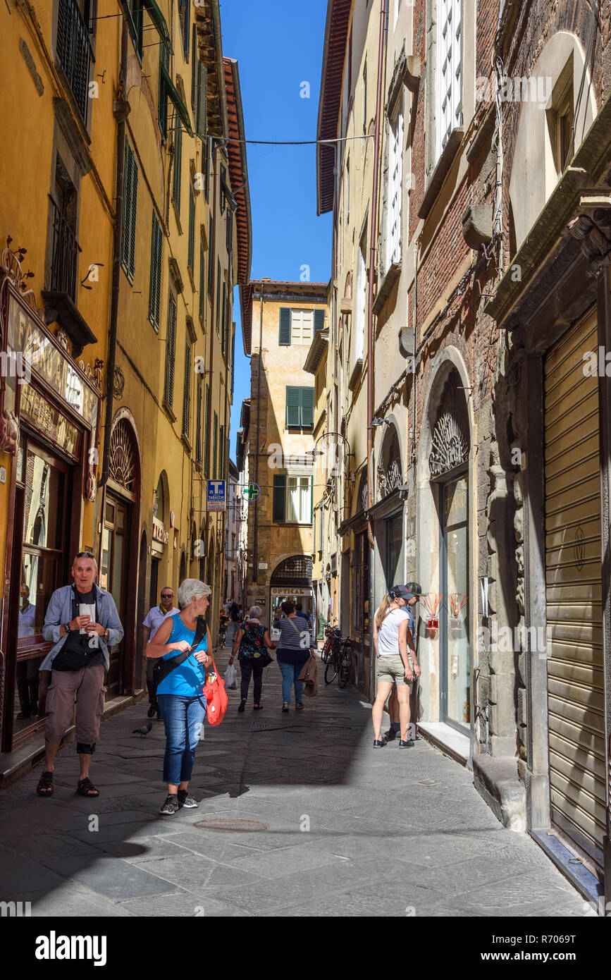 Cafe old town lucca hi-res stock photography and images - Alamy