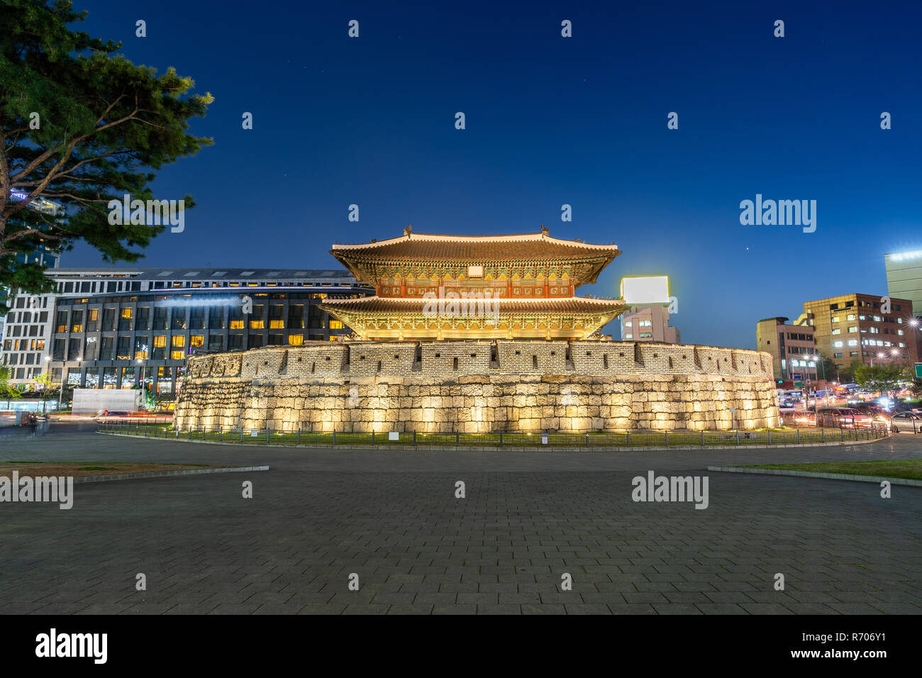 Dongdaemun gate Seoul Stock Photo - Alamy