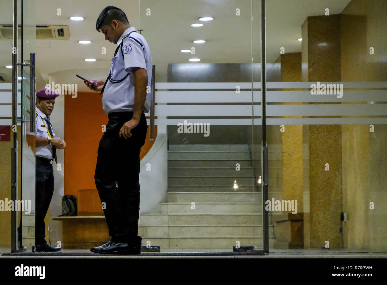 Kuala Lumpur, Kuala Lumpur, Malaysia. 5th Dec, 2018. A security guard ...