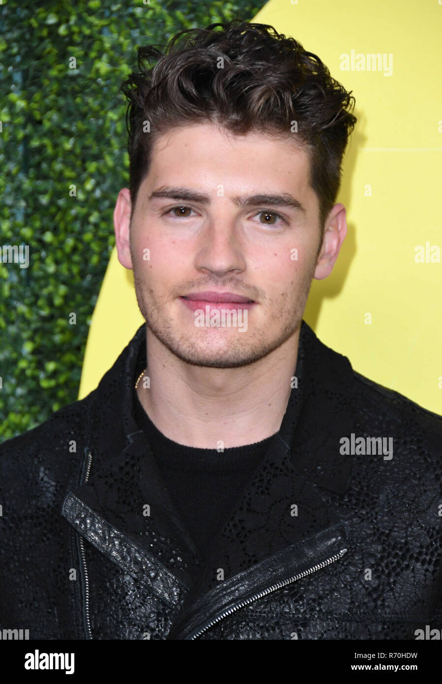 Greg sulkin hi-res stock photography and images - Alamy
