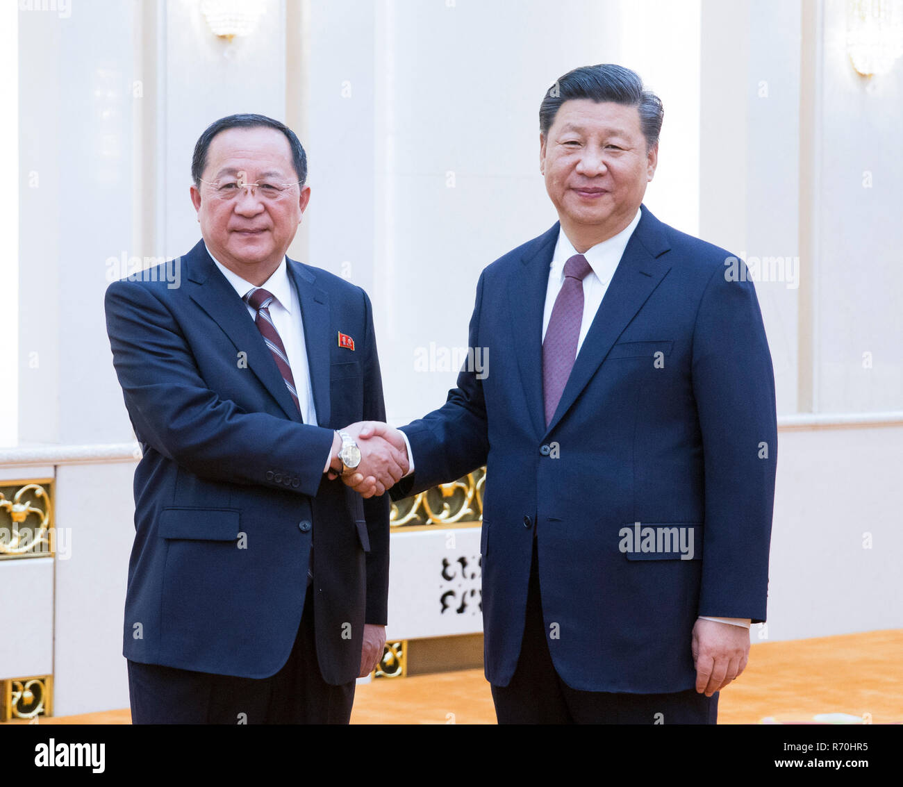 Beijing, China. 7th Dec, 2018. Chinese President Xi Jinping (R) meets ...
