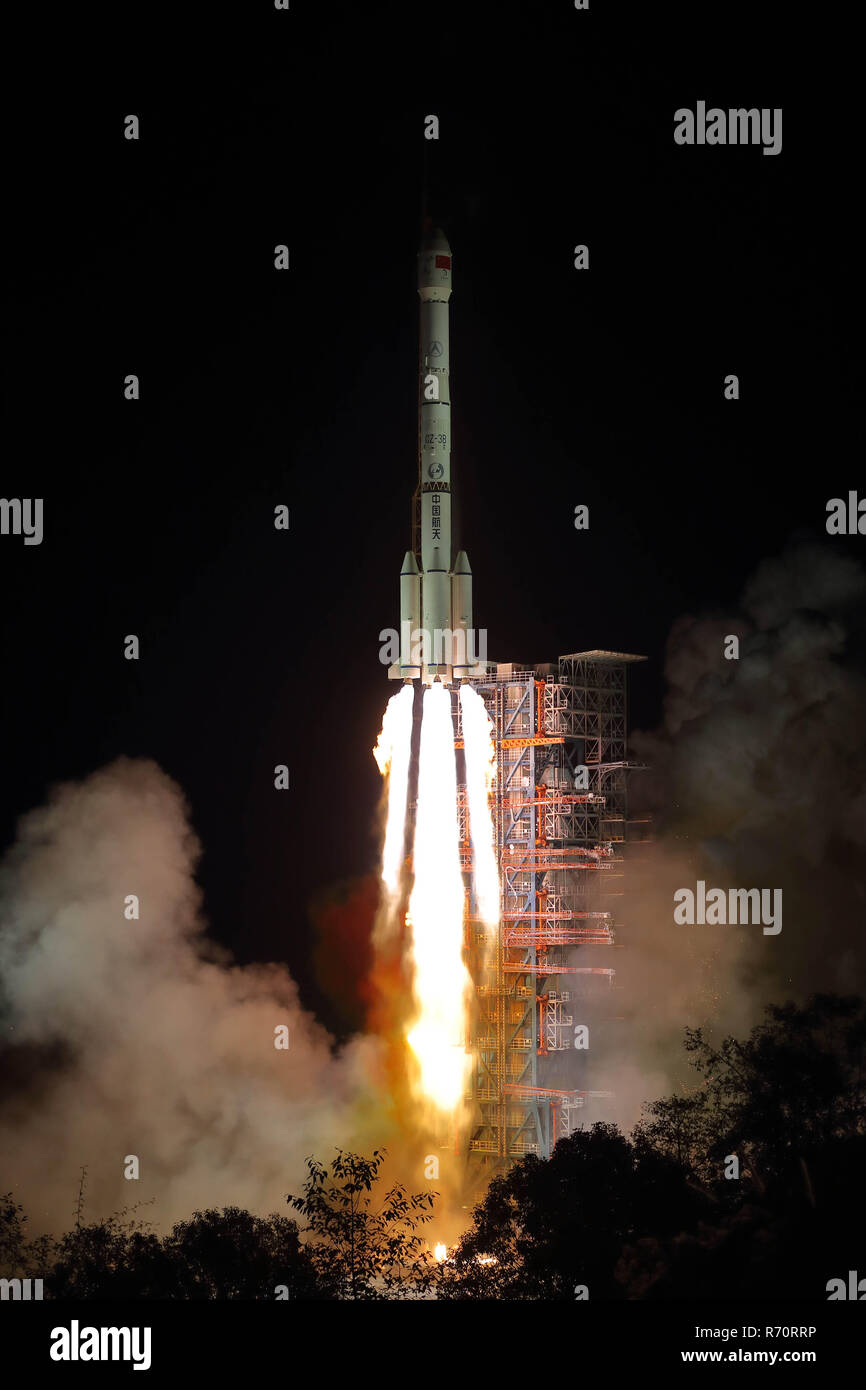(181208) -- XICHANG, Dec. 8, 2018 (Xinhua) -- China launches Chang'e-4 ...