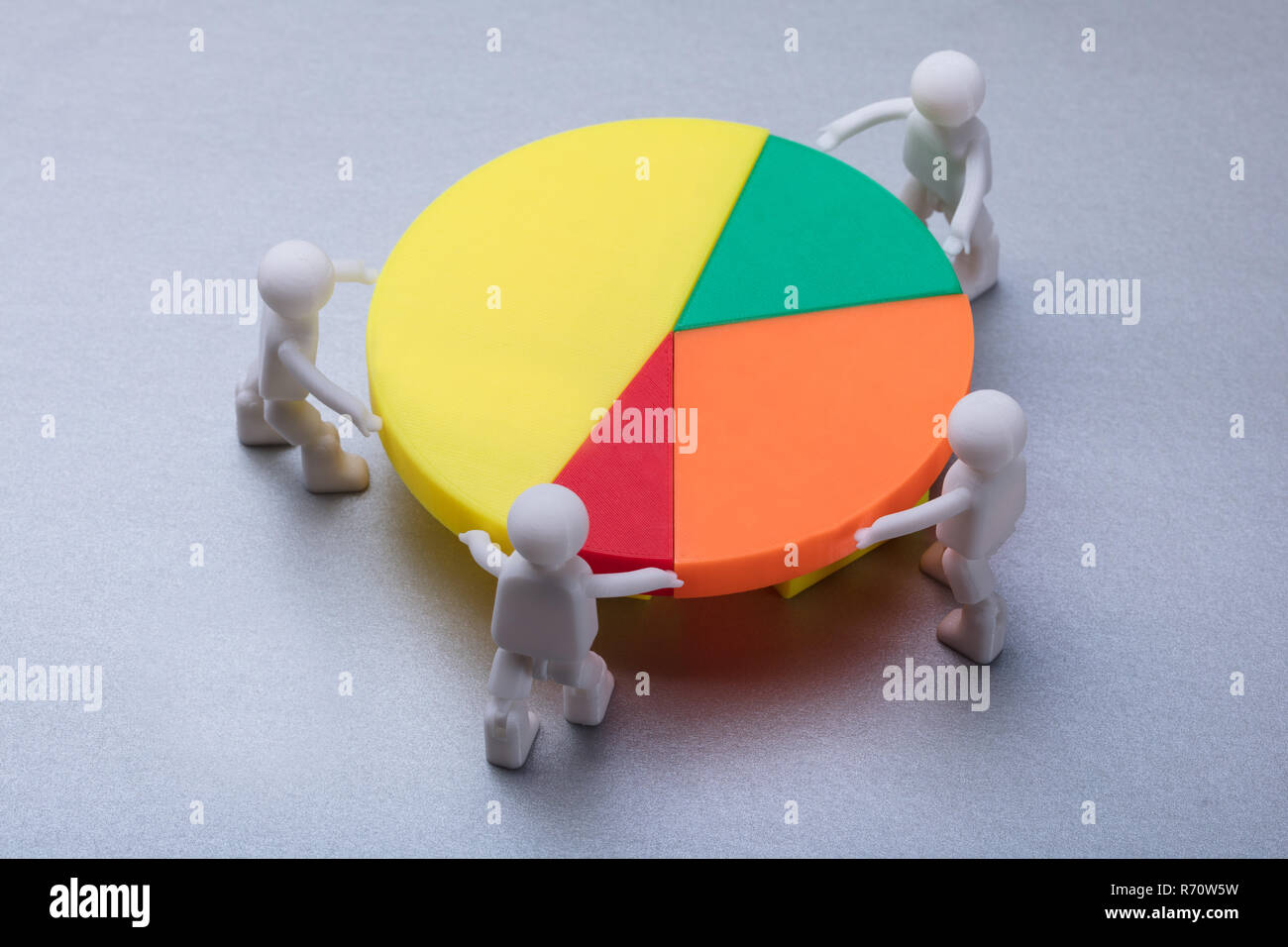 Human Figures Connecting Pieces Of Pie Chart Stock Photo - Alamy