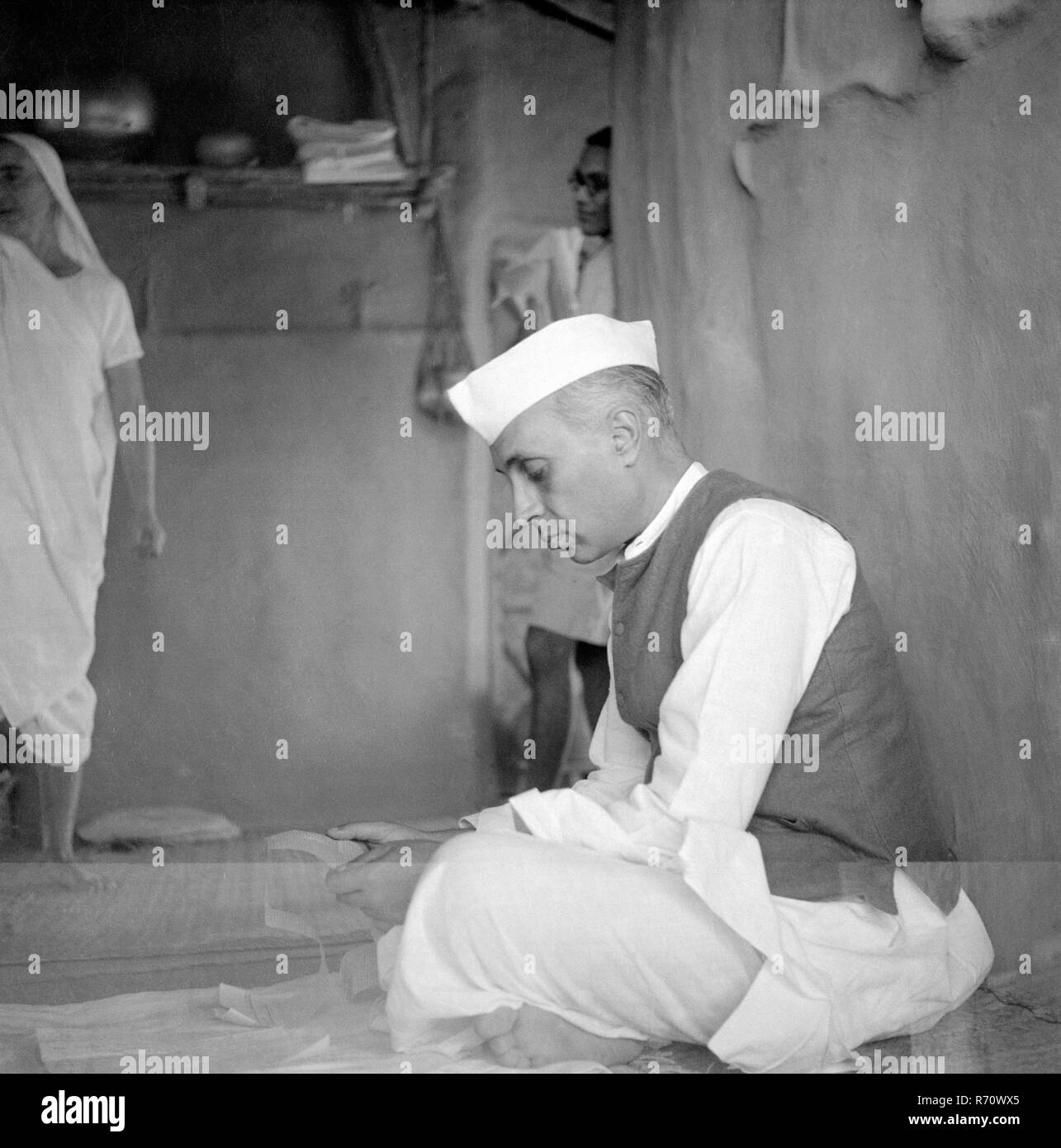 Jawaharlal Nehru sitting in Mahatma Gandhi hut at Sevagram Ashram ...