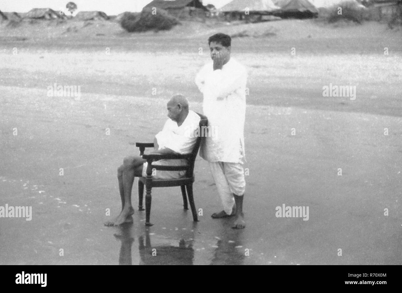 Mahatma Gandhi with his son Devdas at Juhu Beach, Bombay, Mumbai ...