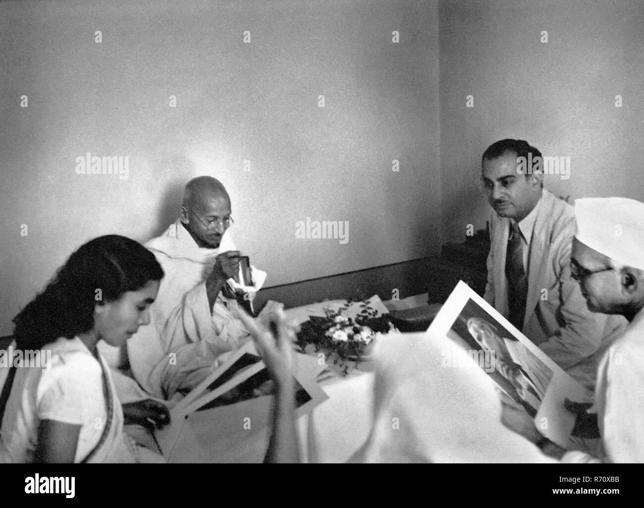 Doctor photographer Black and White Stock Photos & Images - Alamy