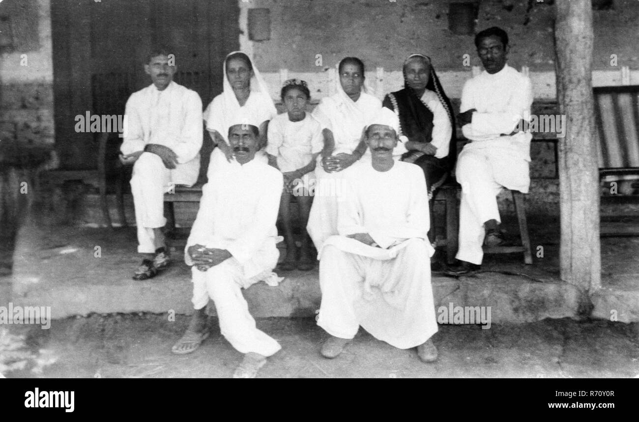 Indian men and women hi-res stock photography and images - Alamy