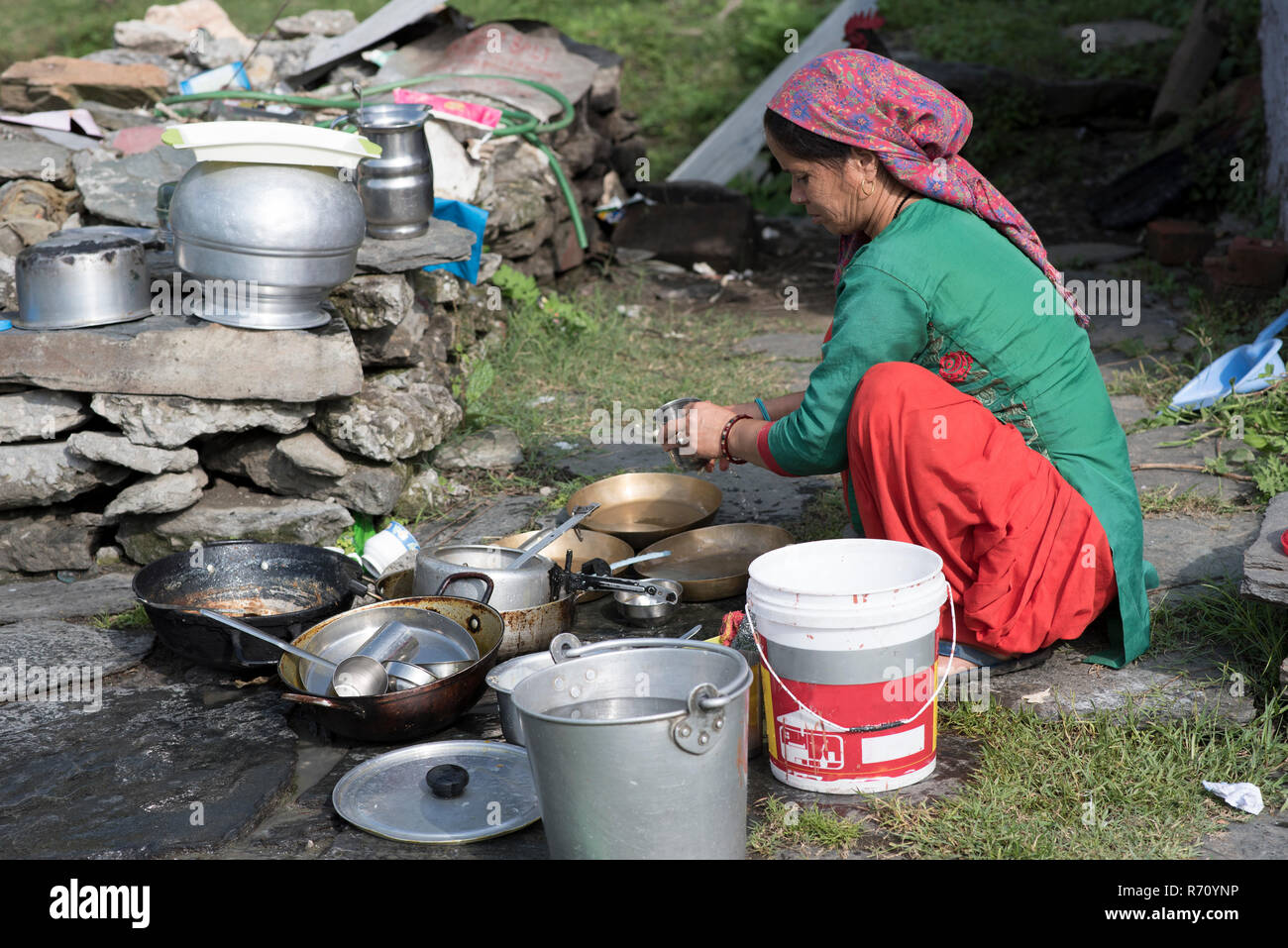 India slum dirty water hi-res stock photography and images - Alamy