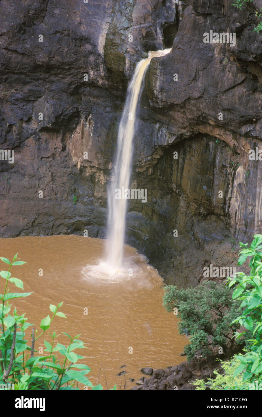 Dirty waterfalls hi-res stock photography and images - Alamy