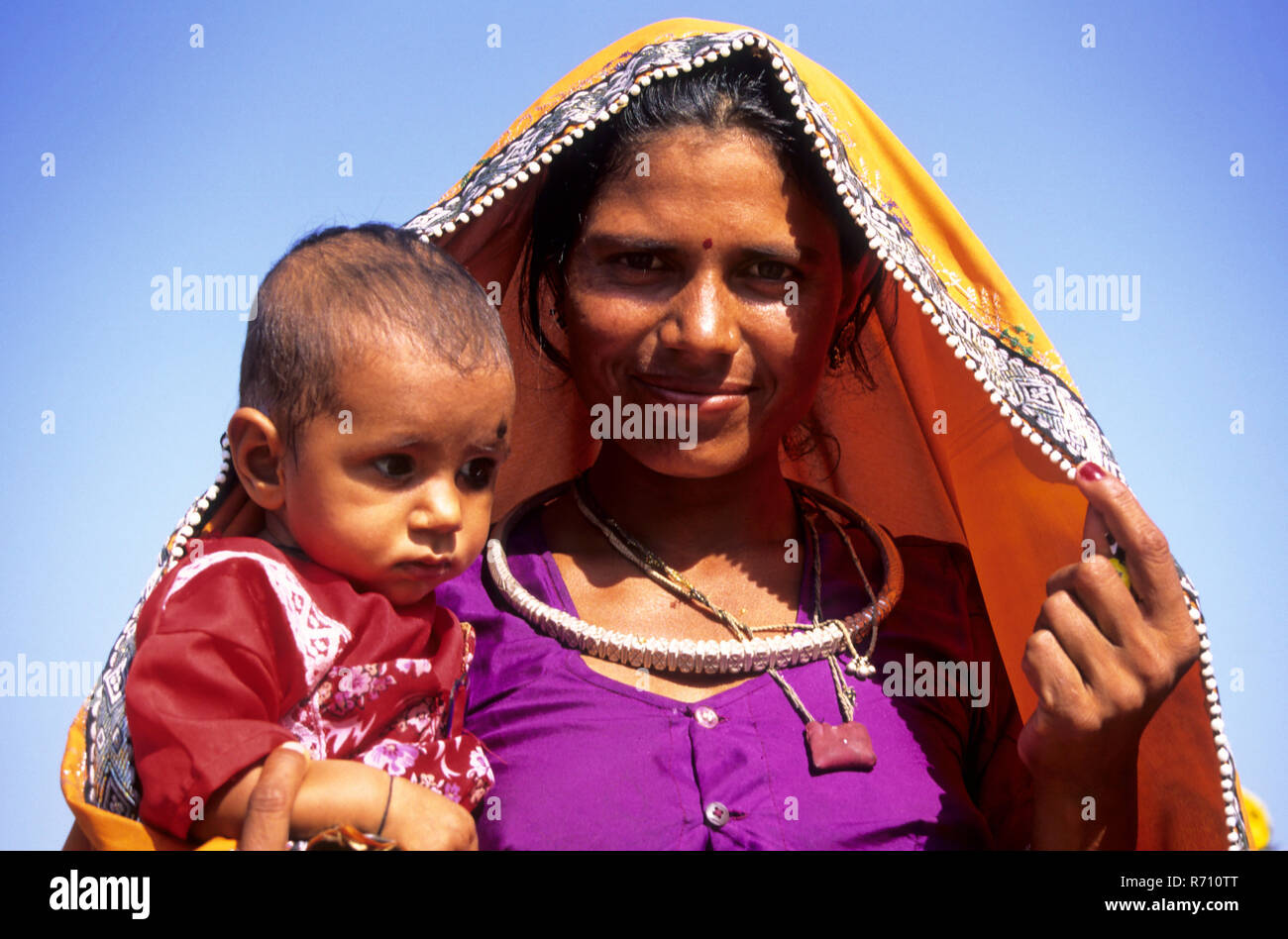 Child parents poor hi-res stock photography and images - Alamy